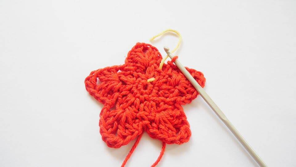 Easy crochet star applique free crochet pattern - jennyandteddy