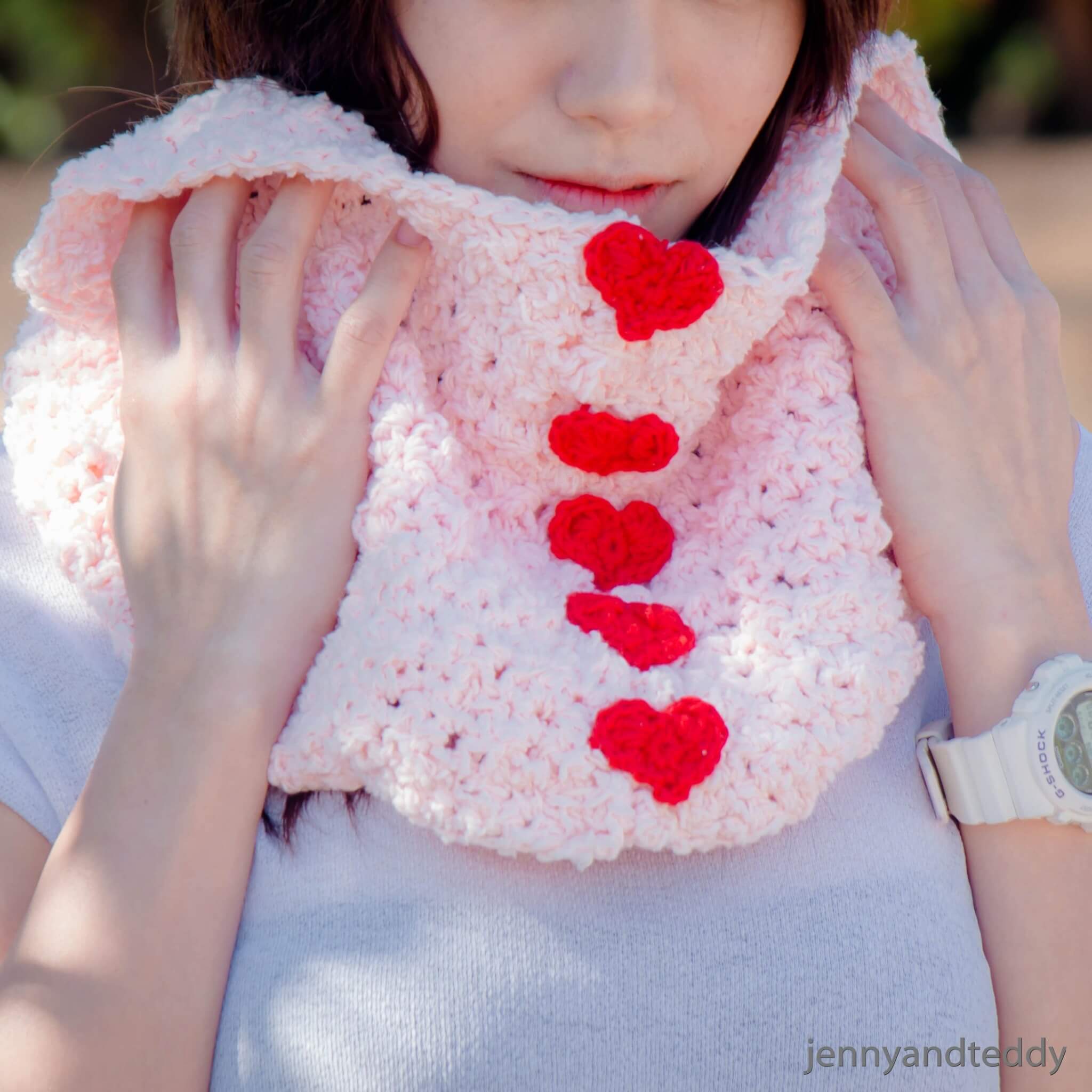 Sweetheart fluffy cowl free crochet pattern - Jenny & Teddy