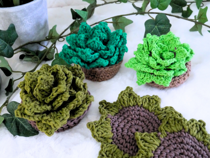 Cute Monstera Leaf Crochet Coaster - Free Pattern - Jenny & Teddy